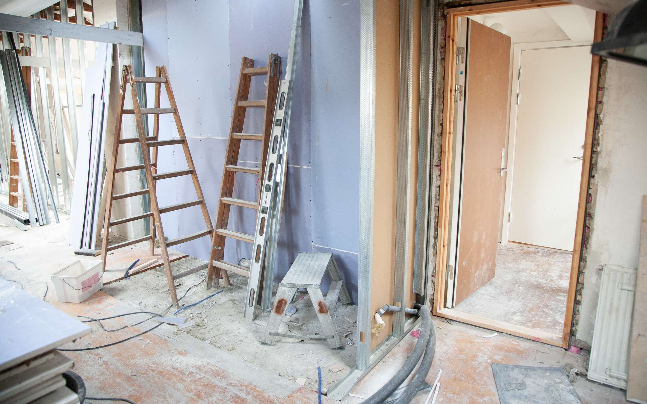Come montare il telaio e porta da interno - Aggiustatutto